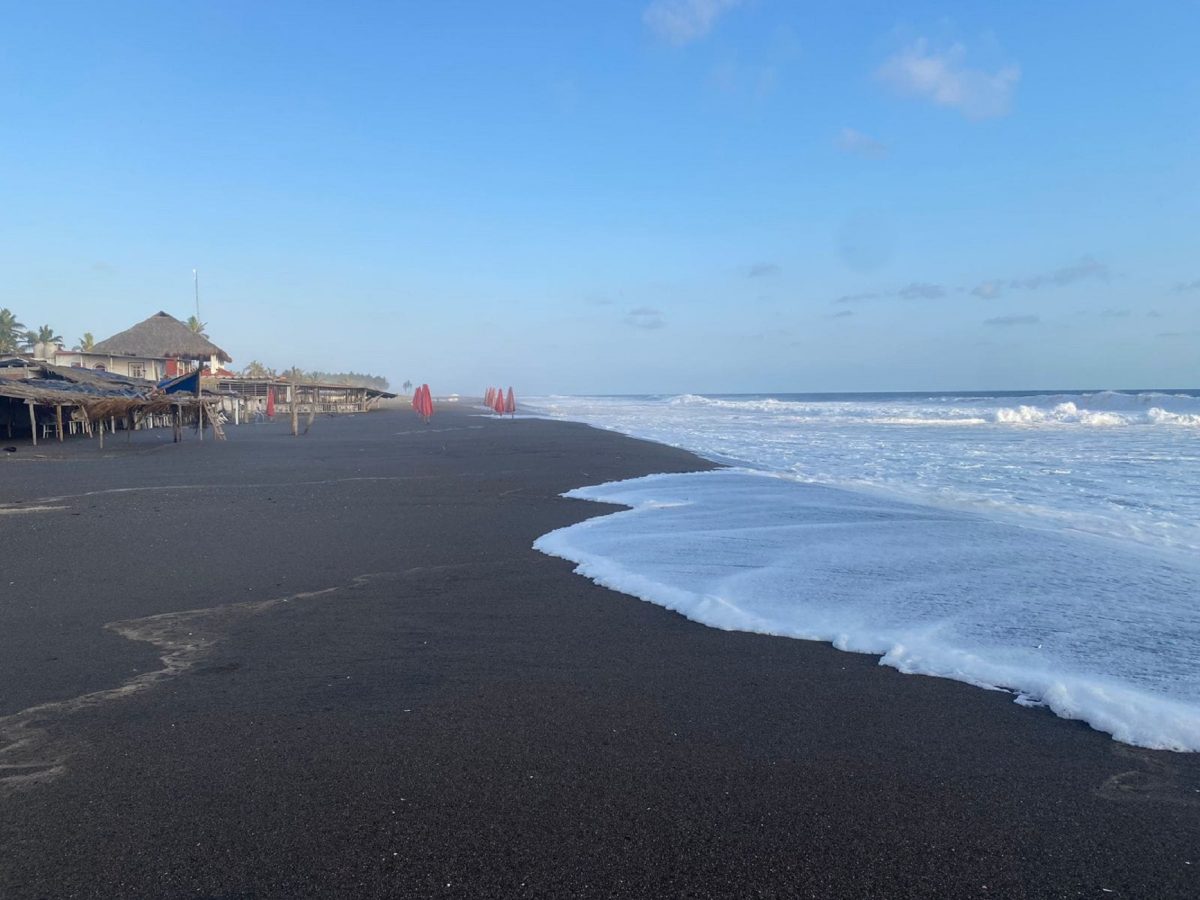Hallan en playa Pascuales a una mujer sin vida