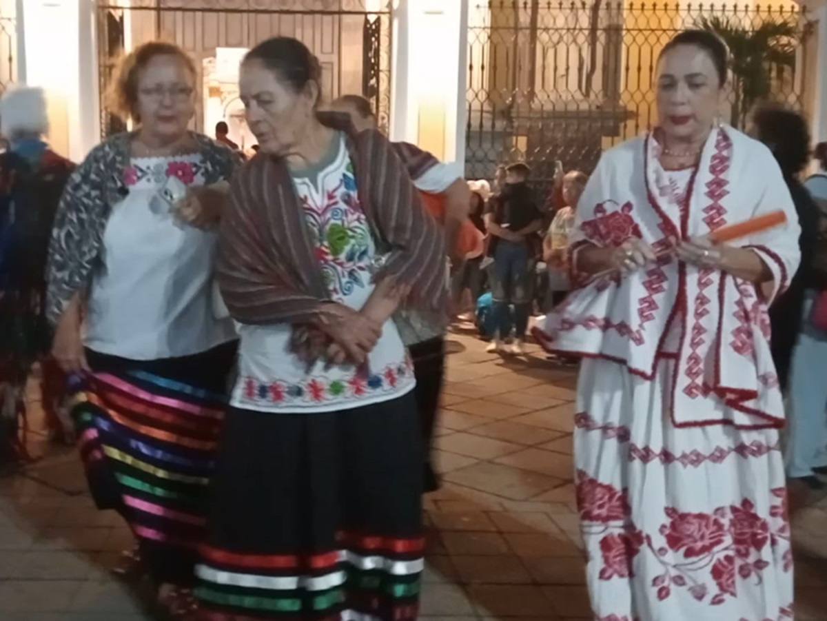 Traje típico de Colima: respeto y veneración a "La Morenita"