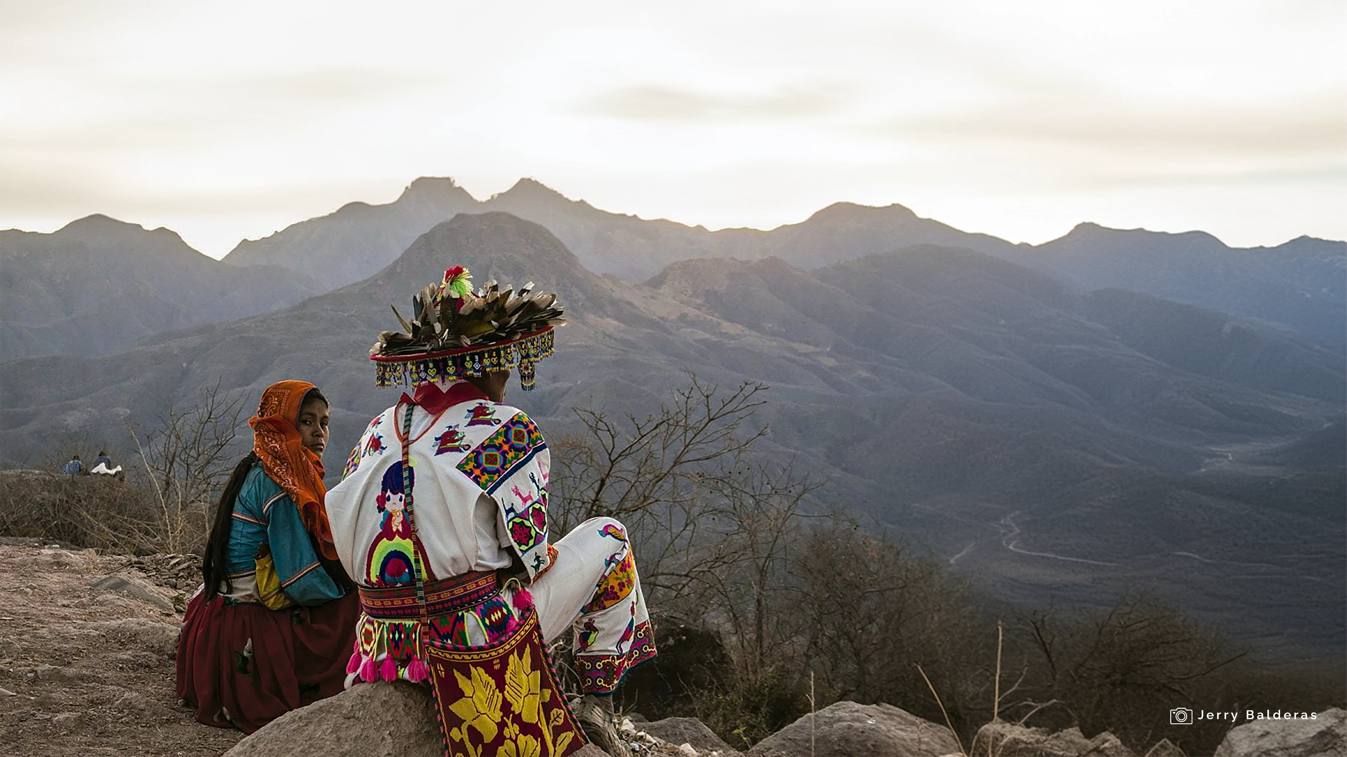 Ricardo Haddad Musi destaca el auge del arte huichol en moda